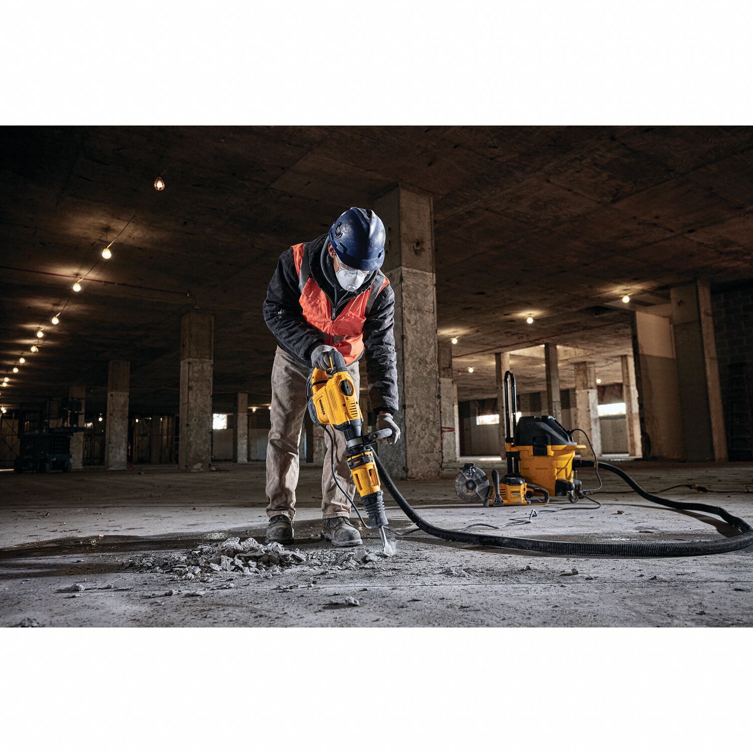 DEWALT Demolition Hammer Kit: Corded, Inline, SDS-Max, 7.7 ft-lbf ...