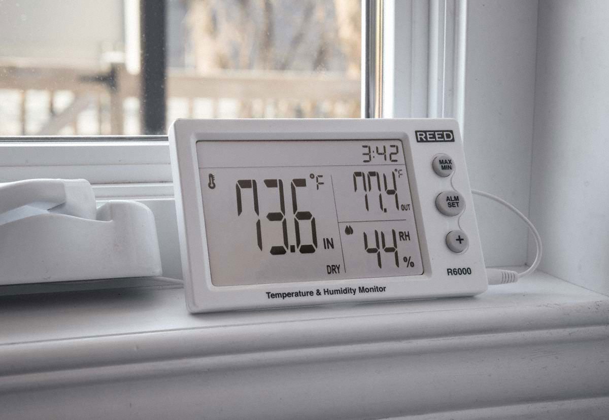 REED INSTRUMENTS Temperature And Humidity Meter: 20% to 95% RH ...