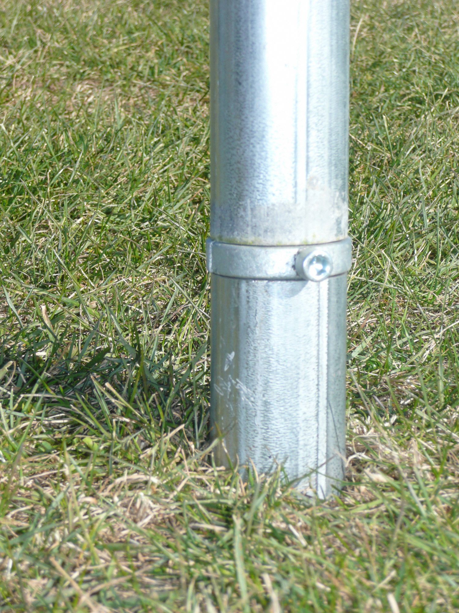 DESIGNOVATIONS INC. Breakaway Device for Round Posts: 2 3/8 in Round ...