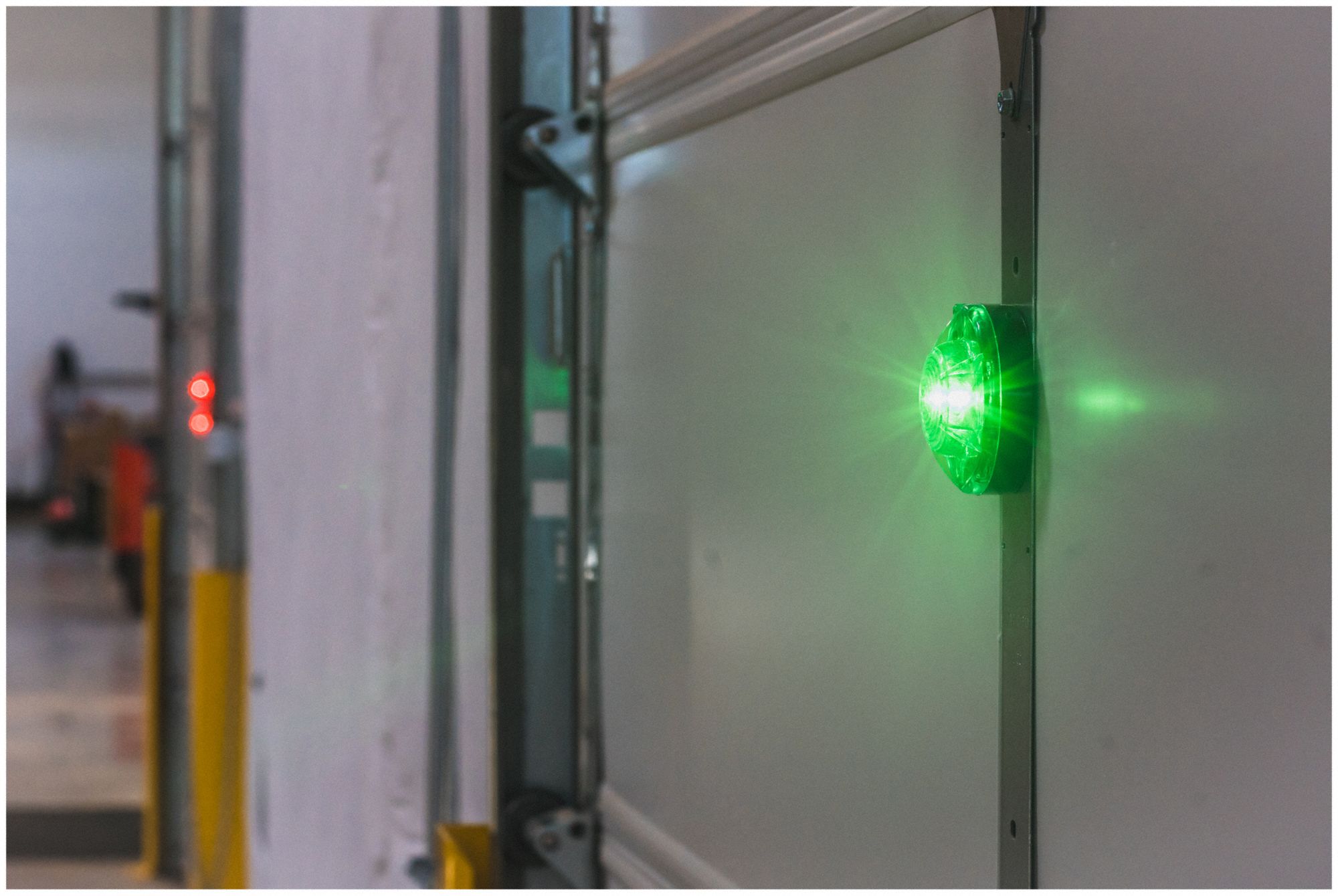 FLAREALERT LED Road Flare Kit: Puck LED Flare, 8 Flares Included, Green ...