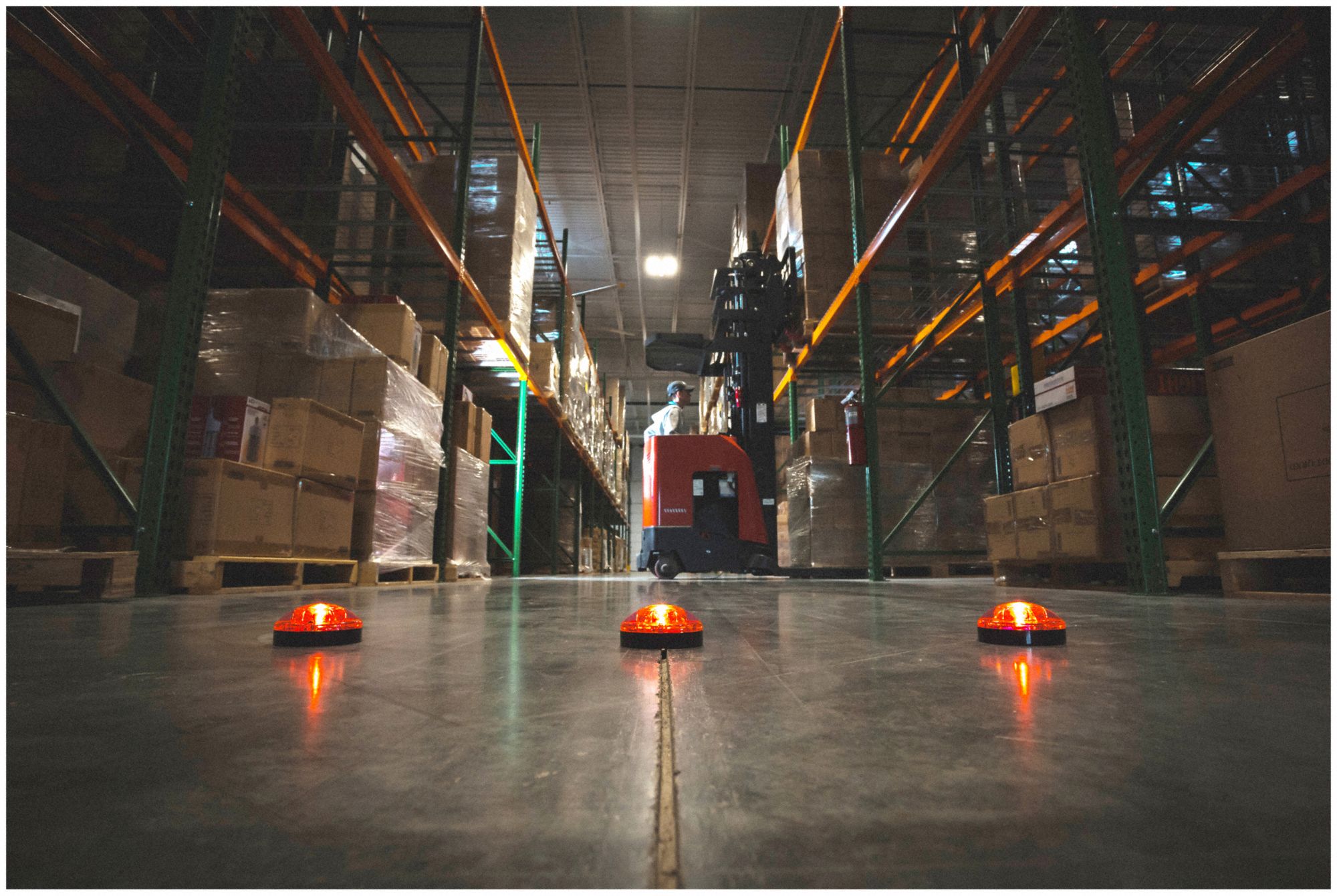 FLAREALERT LED Road Flare Kit: Puck LED Flare, 8 Flares Included, Red ...