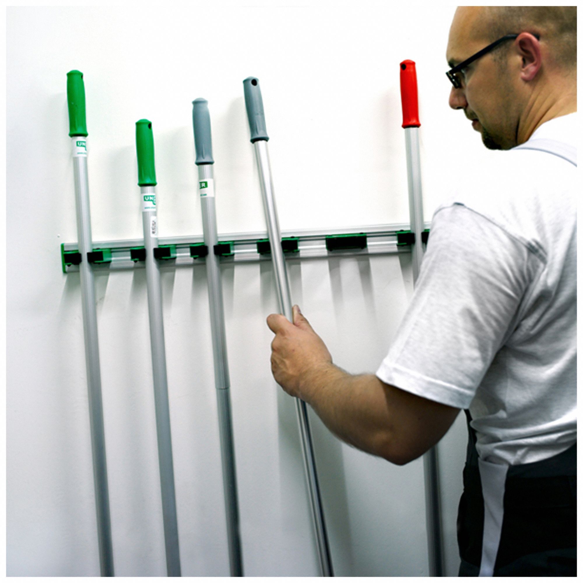 UNGER Organizer/Tool Holder: For 1 1/4 in Handle Dia, Green, 14 in Lg ...